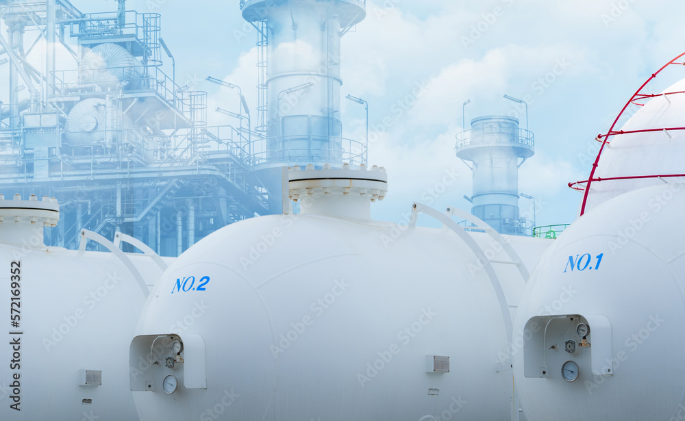 Hydrogen power plant. H2 fuel storage tank with power plant background ...
