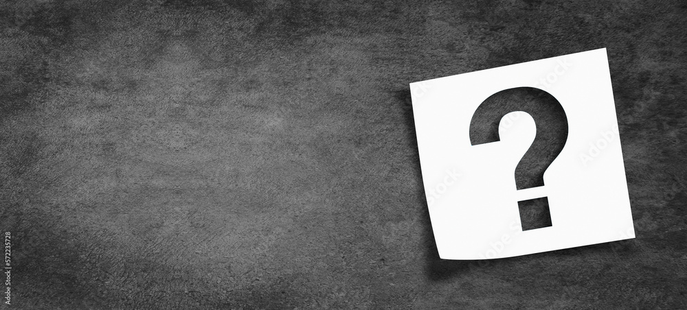 Note paper with question mark on panoramic black wall background Stock ...