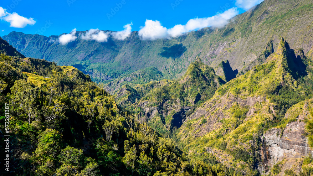 Paysage montagneux de l'île de la Réunion Stock Photo | Adobe Stock