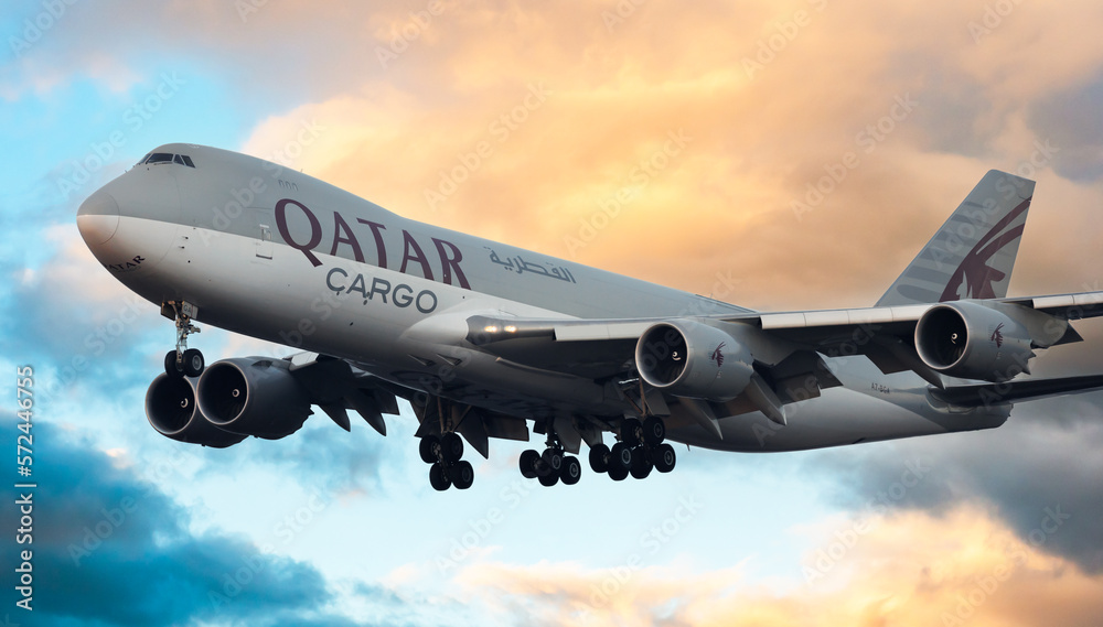 Qatar Airways 747