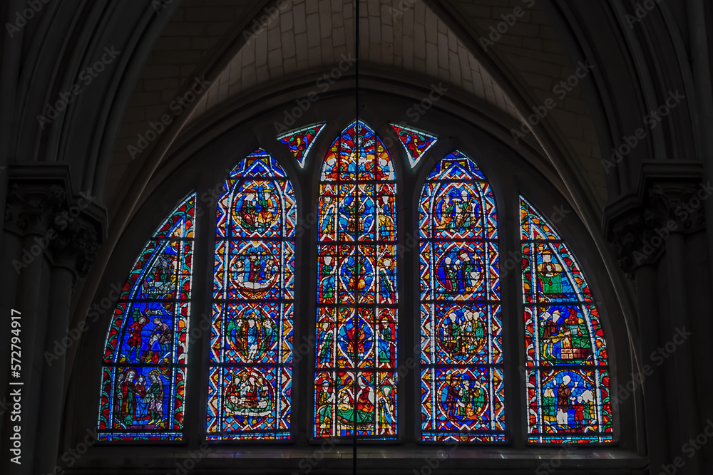 Interior of Le Mans Roman Catholic cathedral of Saint Julien ...