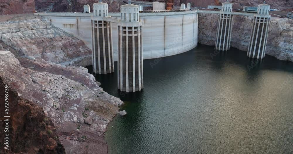 Hoover Dam and low water level in 2023 素材庫影片 | Adobe Stock
