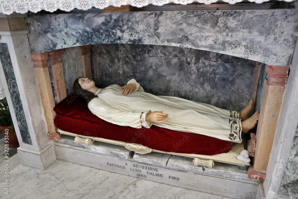 Lacco Ameno - Statua di Santa Maria Goretti nella Chiesa di Santa Maria ...