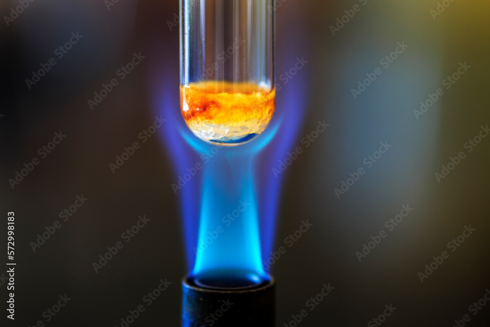Foto Stock Combustion reaction of sucrose. At the beginning stage of ...