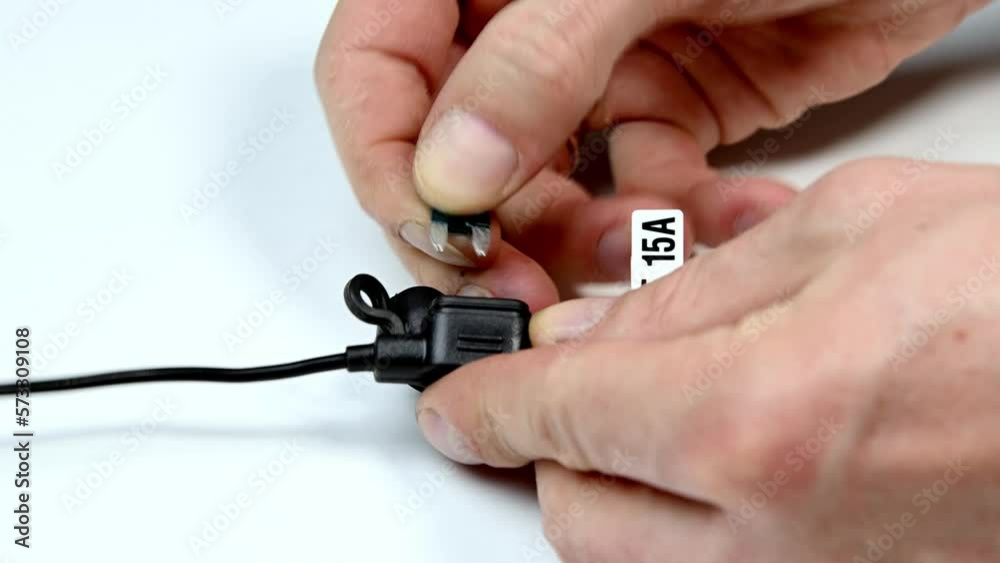 Replacing the fuse on the power cord vídeo do Stock | Adobe Stock