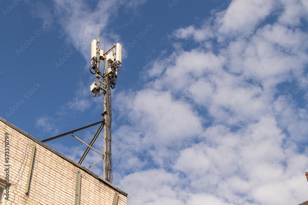 Cell tower fixed on the corner of a building against the sky Stock ...