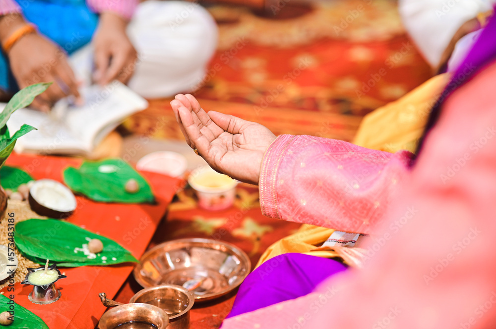 Hand In Himdu Holy worship. Green betel leaf and nut in hindu pooja ...