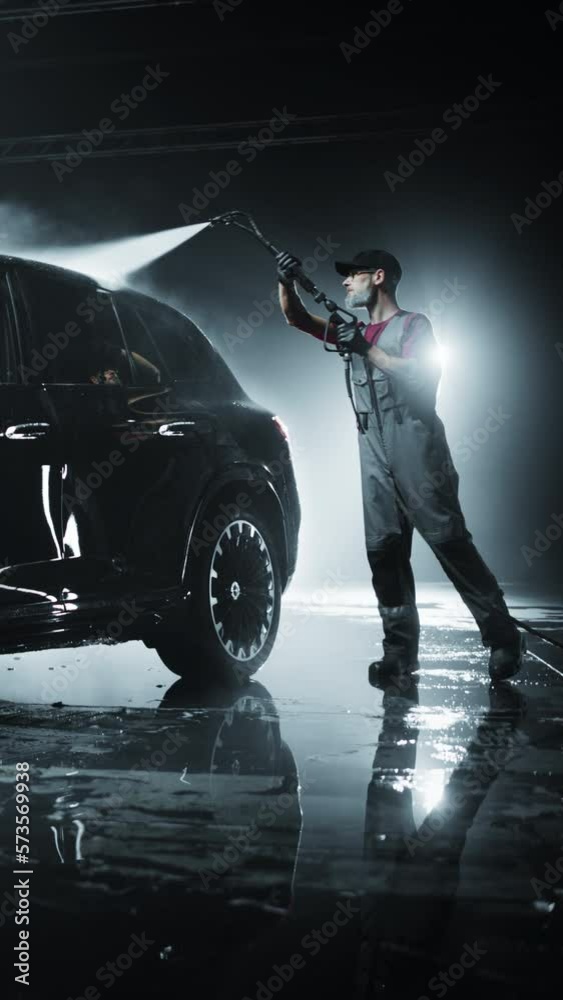 Vidéo Stock Vertical Screen: Electric Vehicle from a Production Line is ...