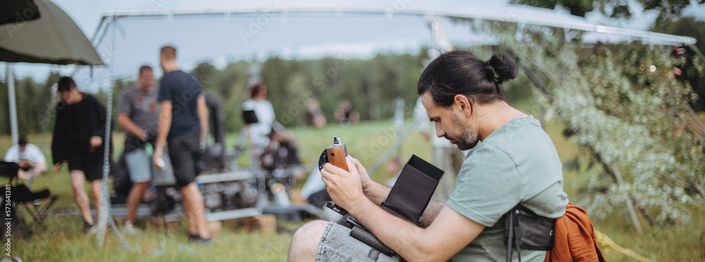 The focusing device turns focus on the set. The fokuspuler checks the ...