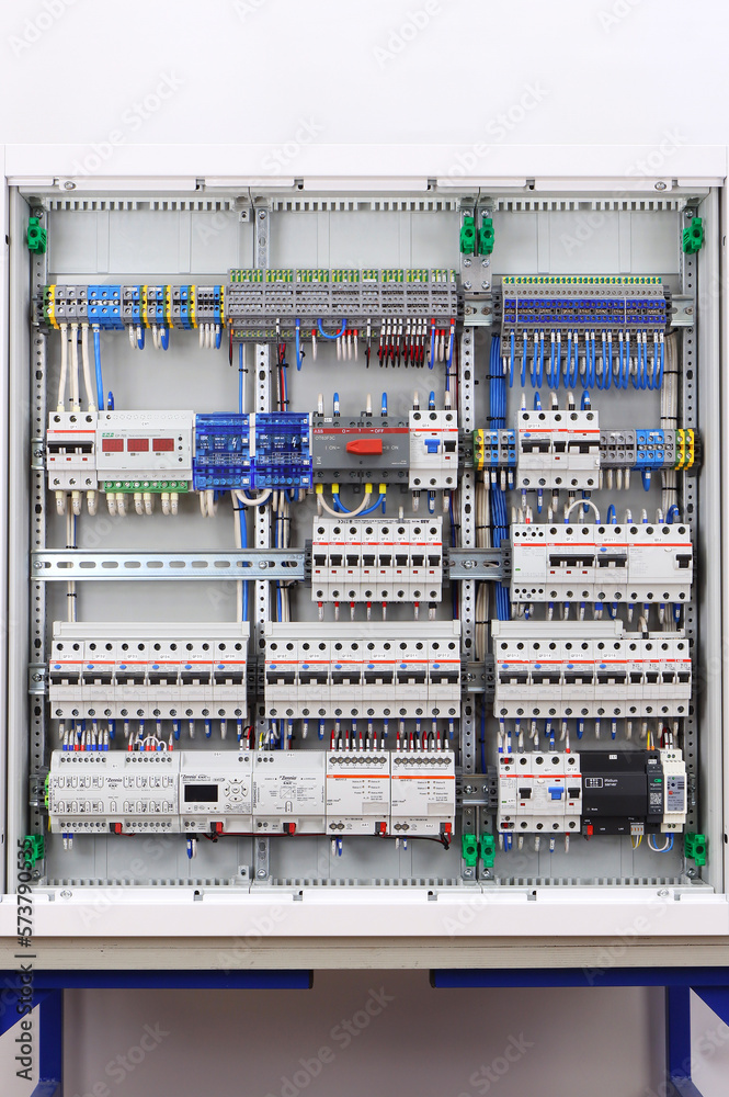 Electric switchboard with automatic current switches and automation ...