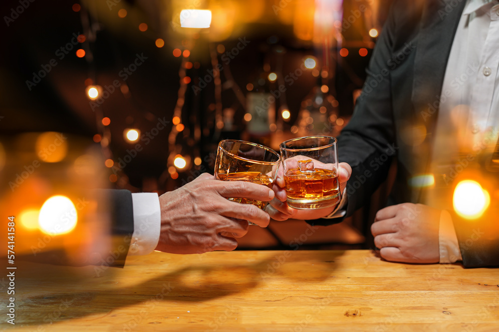 Foto de whiskey, for a friendly party in a bar or a restaurant. do ...