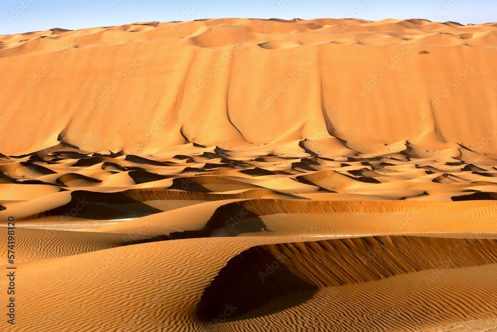 Sand dunes at the Empty Quarter desert in the Emirate of Abu Dhabi ...