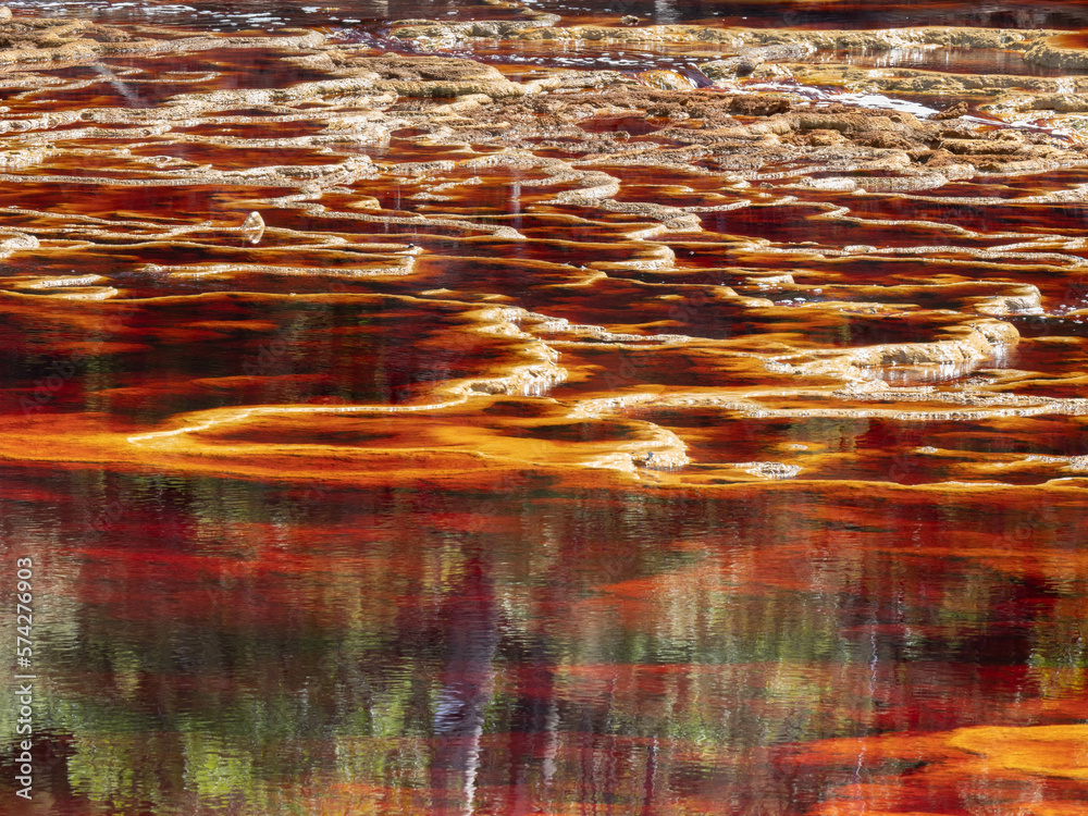 El Rio Tinto, provincia de Hueva. Su color característico se debe a la ...