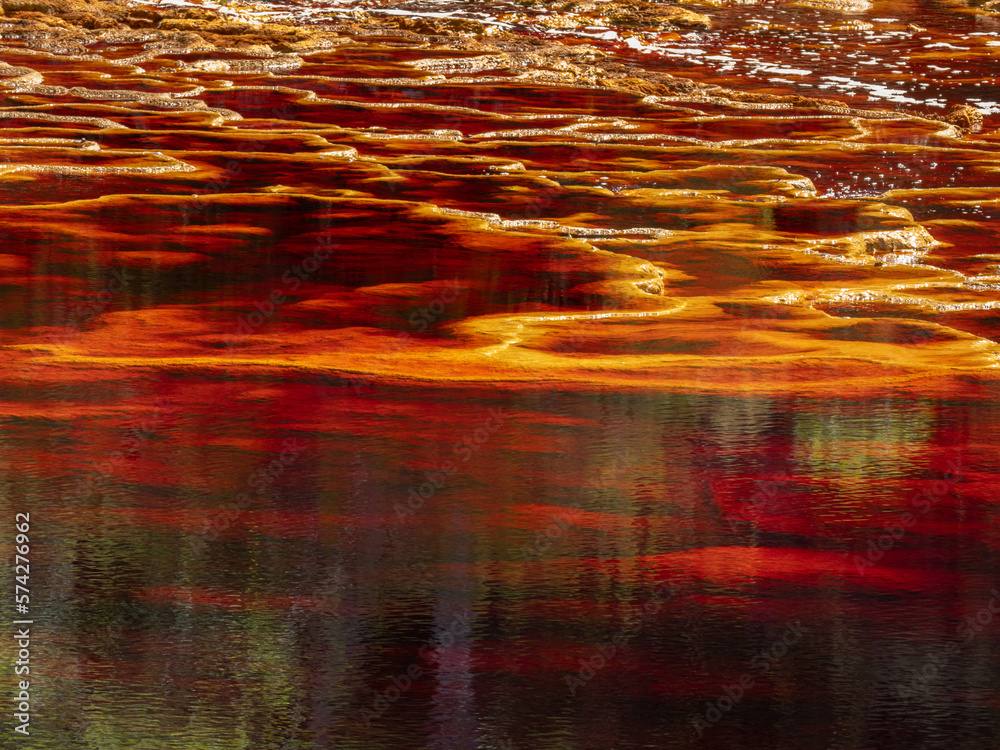 El Rio Tinto, provincia de Hueva. Su color característico se debe a la ...