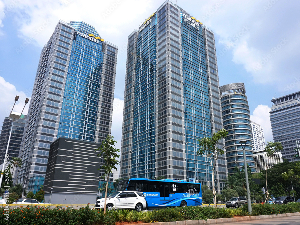 Foto de Bank Mandiri tower in jakarta. Indonesian largest bank do Stock ...