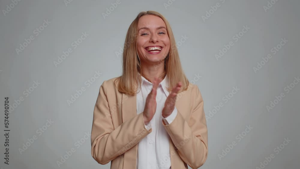 Vidéo Stock Great job, super. Portrait of young businesswoman showing ...