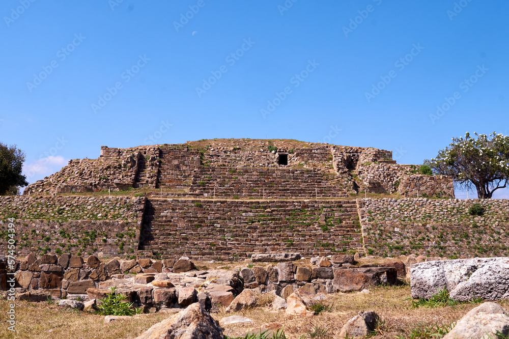 Ruinas de Monte Albán en Oaxaca, hermosos paisajes en la cima de una ...