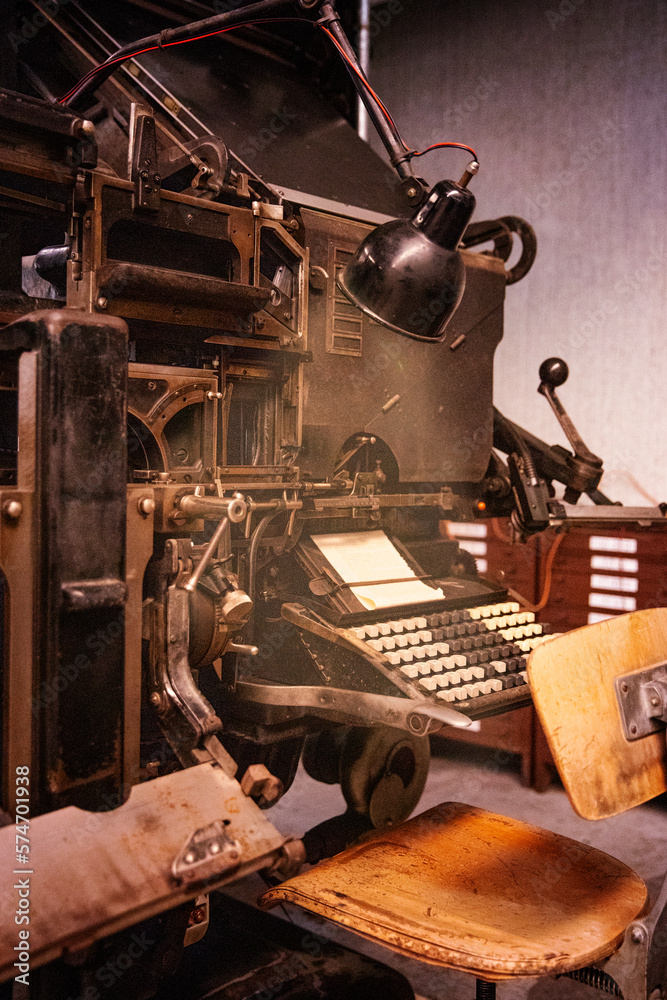 Antiche tecniche di stampa: la bellezza della linotipia Stock Photo ...