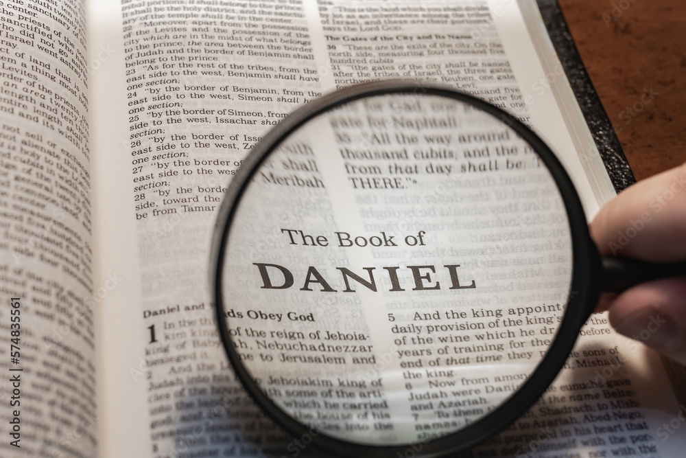 Foto de title page book of Daniel close up using magnifying glass in ...