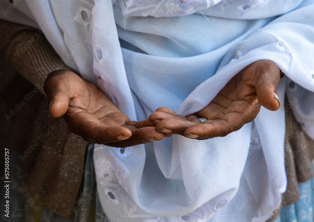 Hands of an ethiopian muslim woman praying, Harari Region, Harar ...