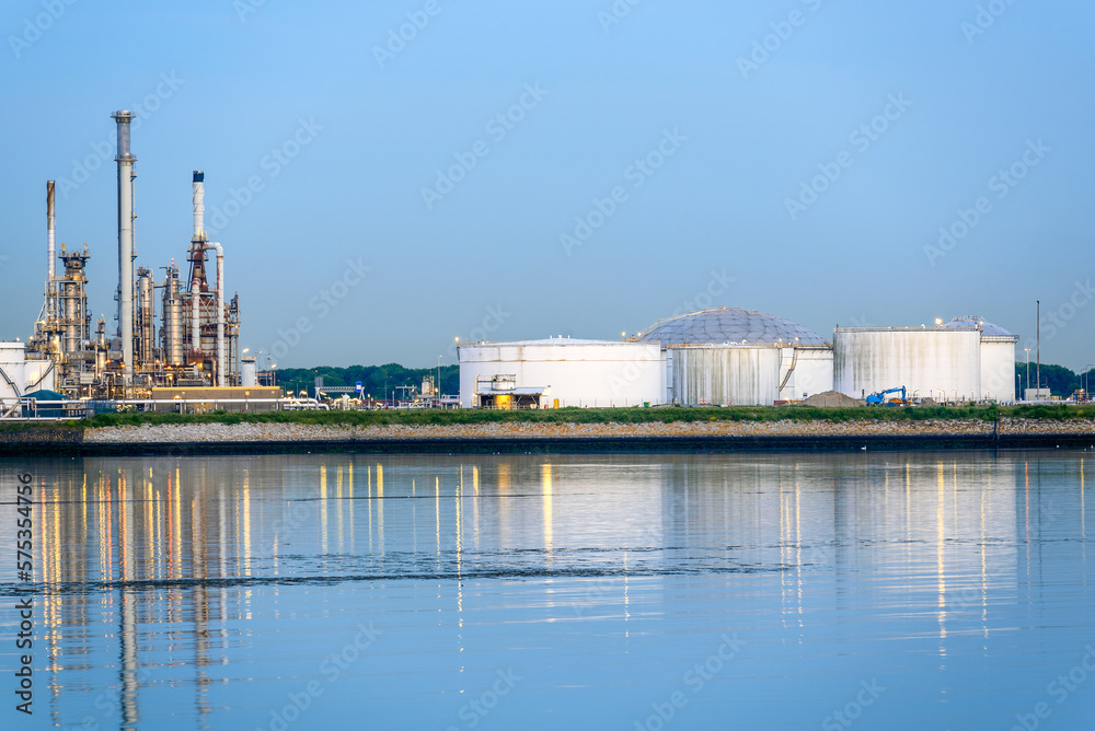 Oli tanks and distillation towers in a oil refinery on a harbour at ...