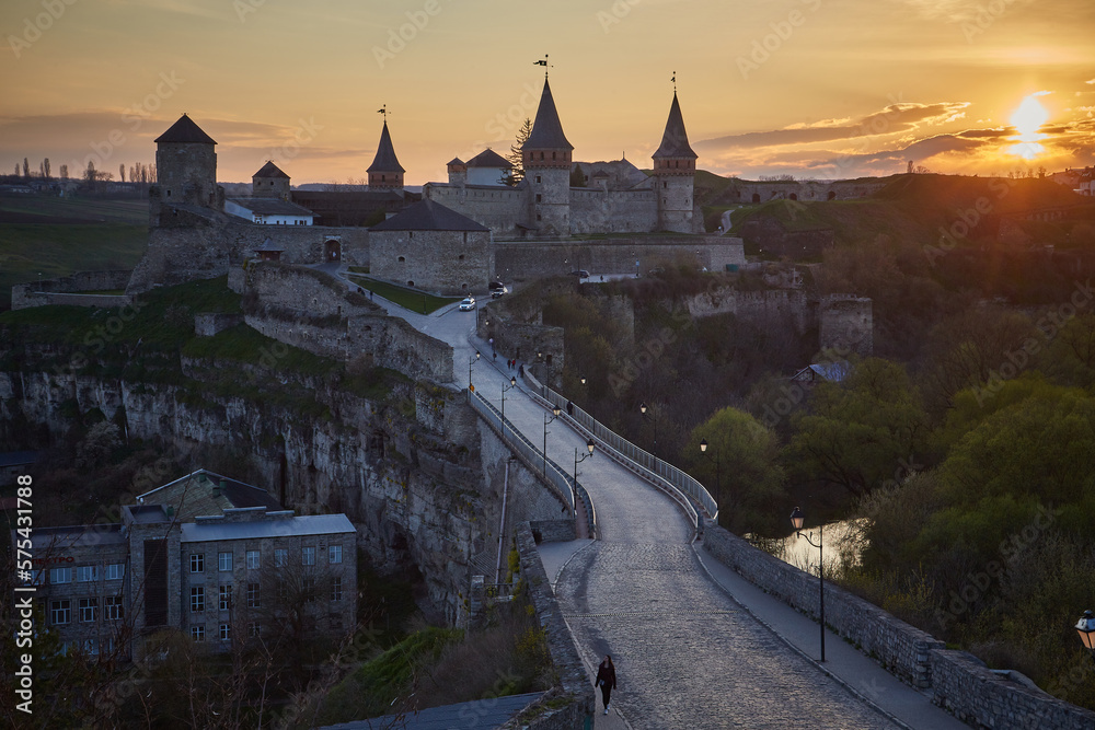 Foto de Old Castle medieval castle town of Kamenetz-Podolsk, Ukraine is ...