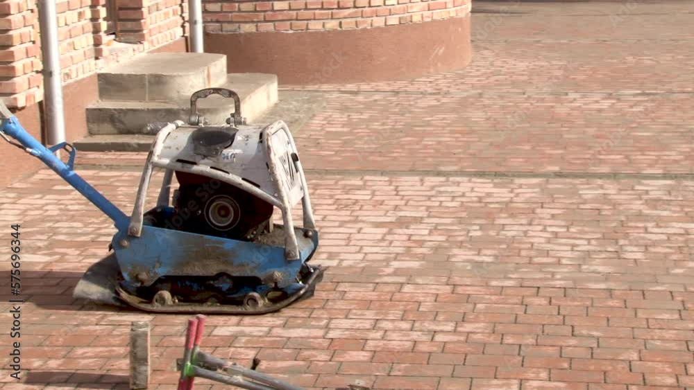 Machine for compaction, vibrating plates on paving stones. The concept ...