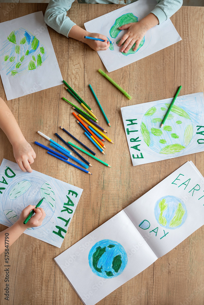 Children draw the planet Earth with pencils and felt-tip pens on album ...