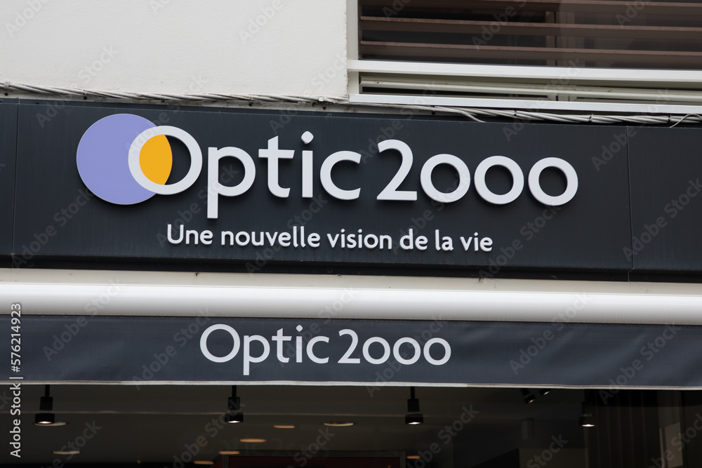 Optic 2000 logo text shop and brand sign entrance facade store french ...