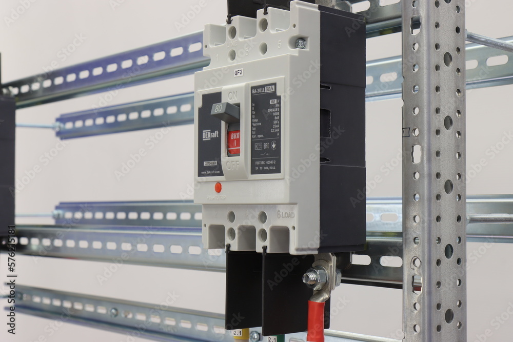 DEKraft automatic current switches for protection of electrical loads ...