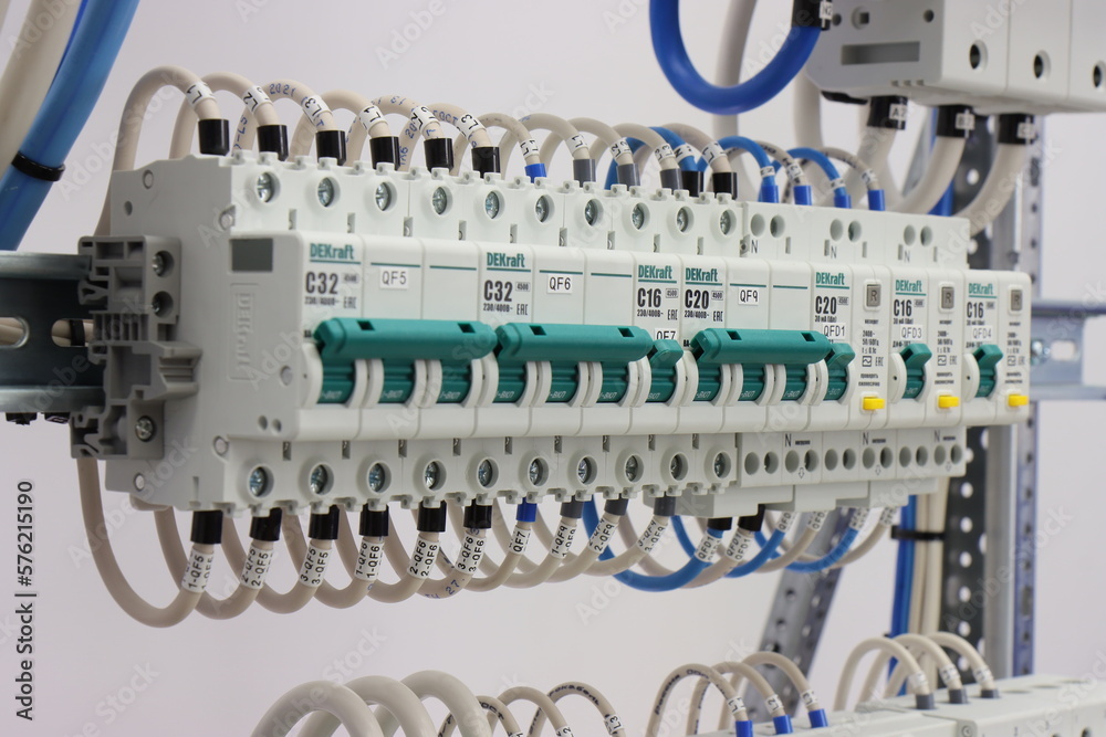 DEKraft automatic current switches for protection of electrical loads ...