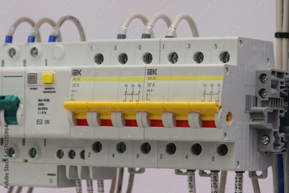 IEK automatic current switches for protection of electrical loads ...