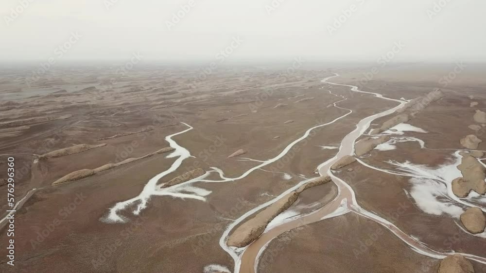 The World's Deserts. Geology. Dried-up riverbeds and lakes. Drought ...