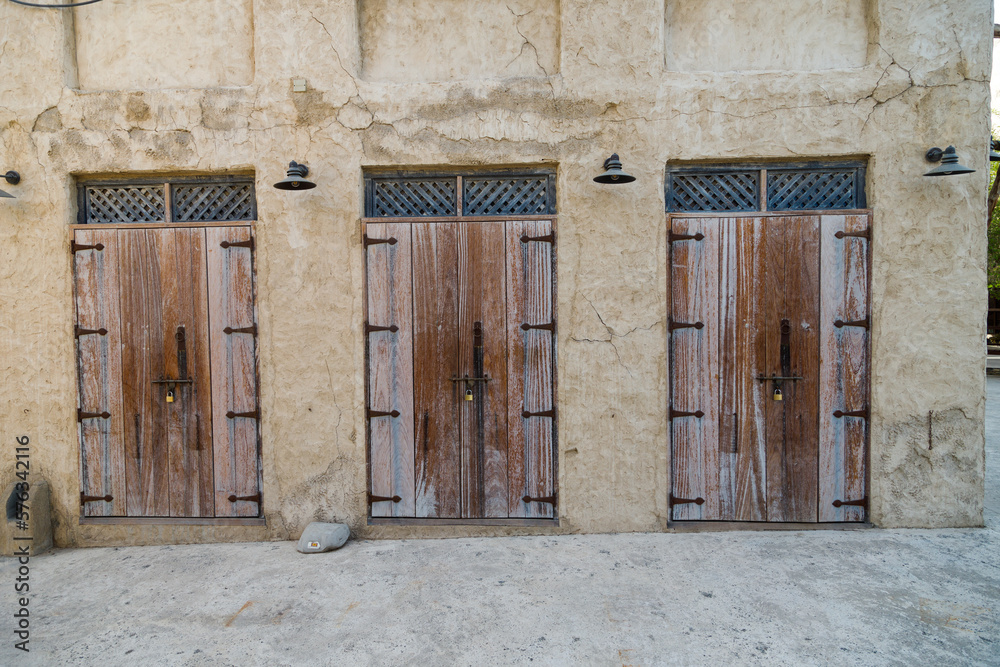 Foto de Dubai, UAE. Buildings and houses of traditional historical ...
