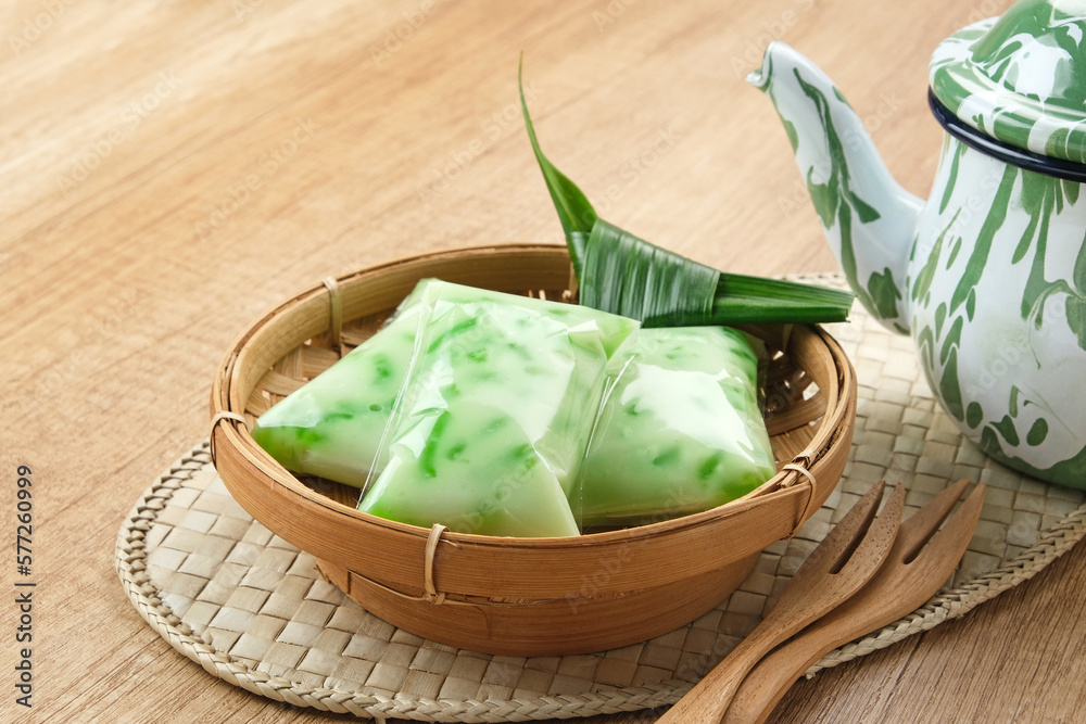 Foto de Kue Jentik Manis, Indonesian traditional snack made from hunkwe ...