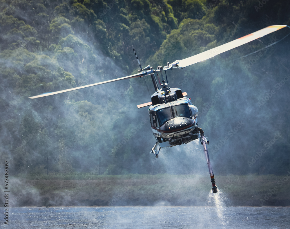 Foto de Blackhawk Fire and Rescue Helicopter. Helicopter siphoning ...