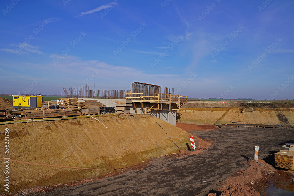 Foto de Bridge construction site for the construction of a bridge for ...
