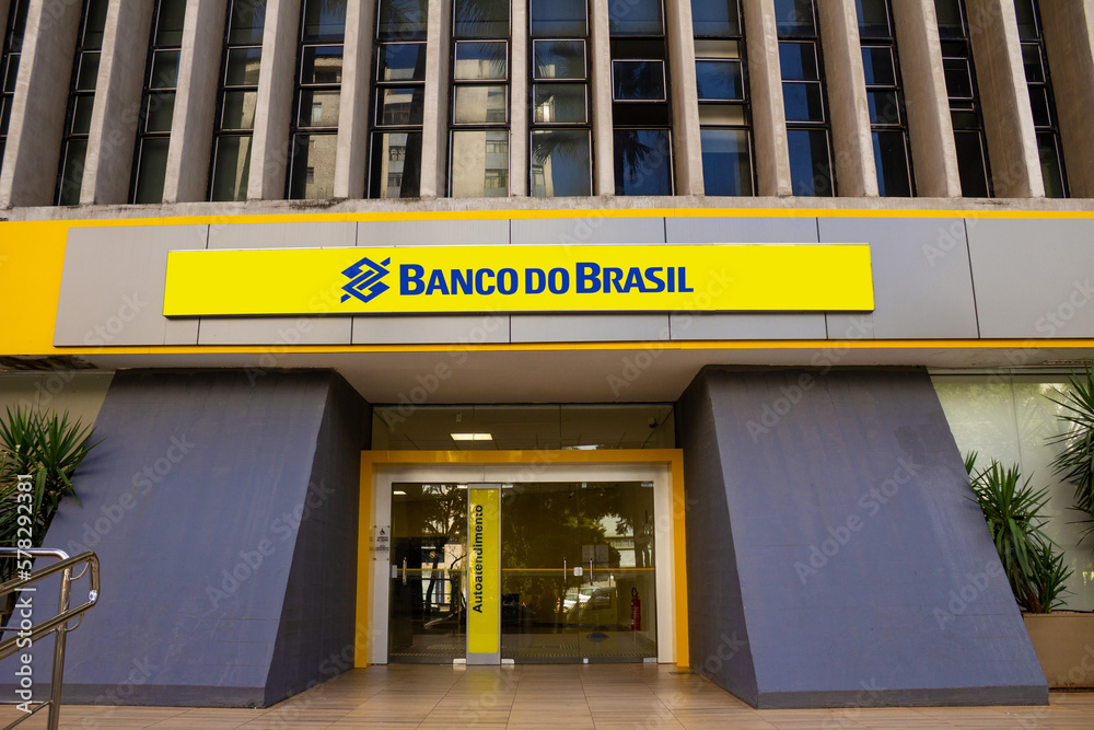 Fachada de uma agência do Banco do Brasil na cidade de Goiânia em Goiás ...
