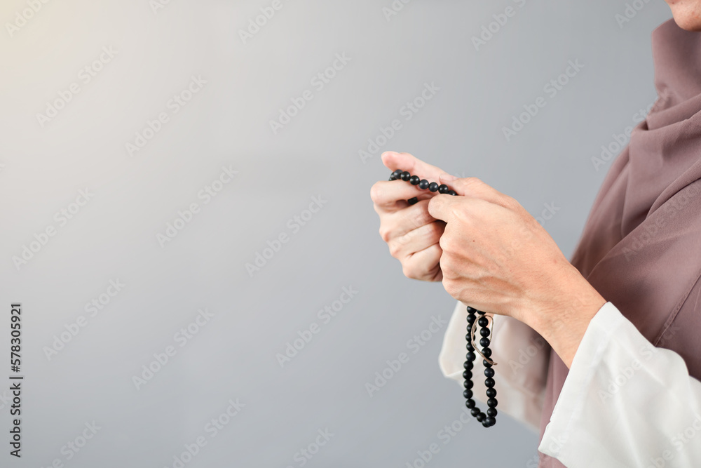 A Muslimah wearing traditional malay clothes with hijjab and rosary ...