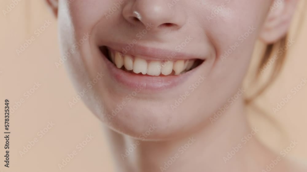 Vidéo Stock Extreme close-up shot of good-looking white-skinned female ...
