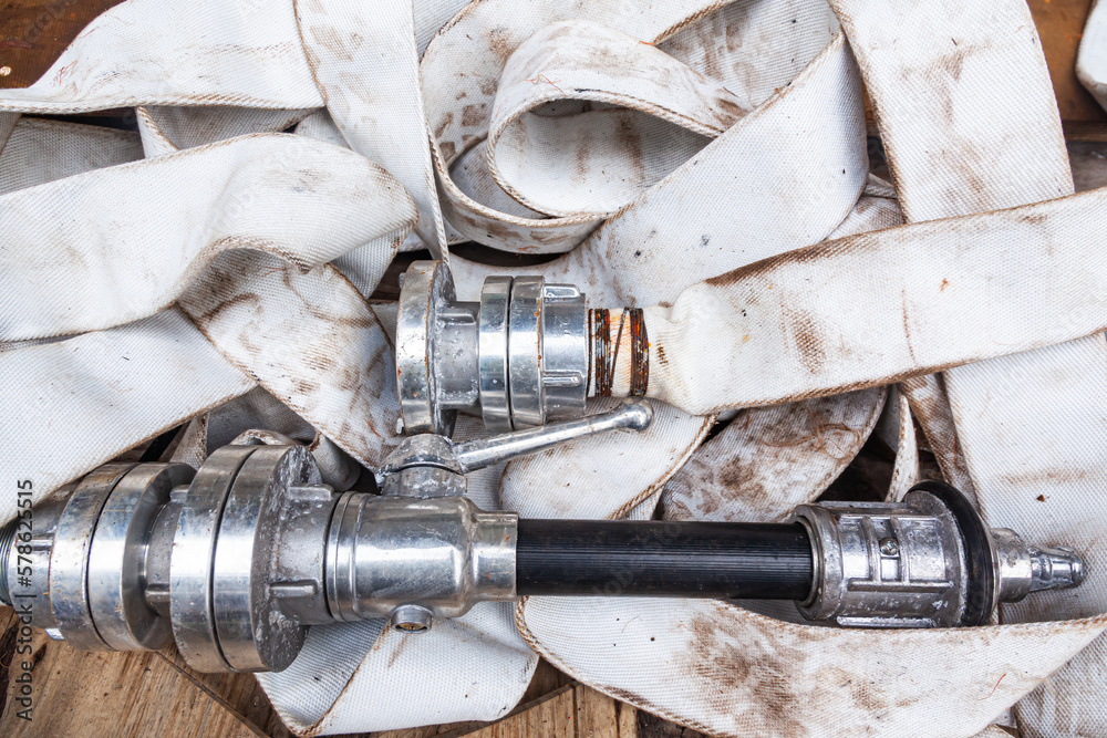 White tarpaulin fire hose with aluminum fire extinguishing head ...