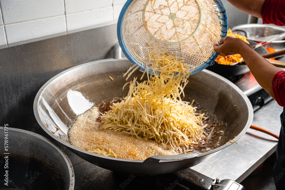 Fotka „Making Proses Dried potato or potato mustofa (indonesian ...
