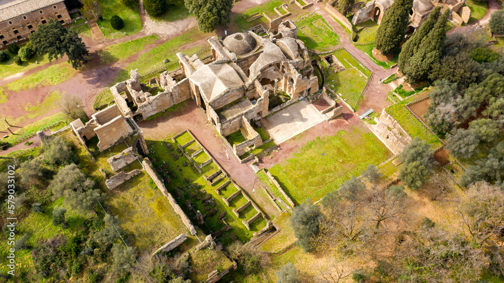 Foto de Aerial view of the Grand Thermae in Hadrian's Villa. Villa ...
