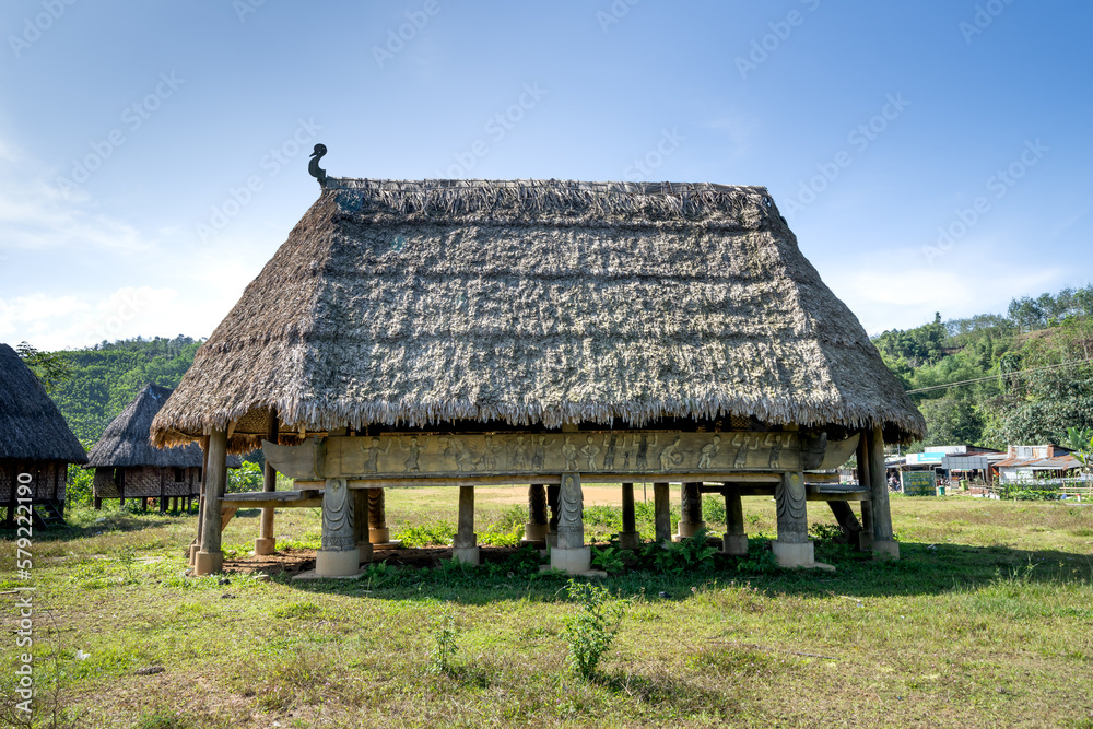 Foto Stock Rong house in Bahnar villages in Highland Vietnam. Rong ...