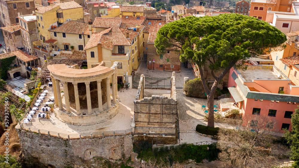 Foto de Aerial view of the temple of Sibyl in the park of Villa ...