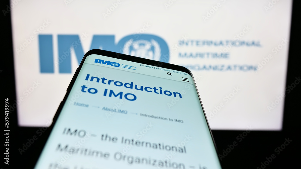 Foto de Stuttgart, Germany - 03-07-2023: Smartphone with website of ...