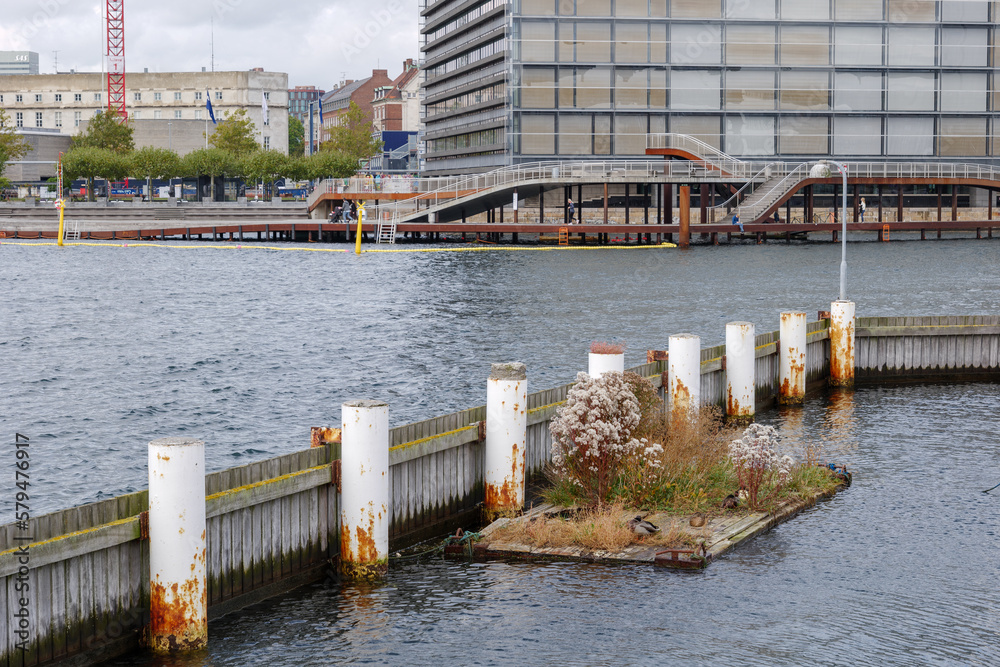 Outdoor scenery of floating bird nest beside Havnebadet Islands Brygge ...