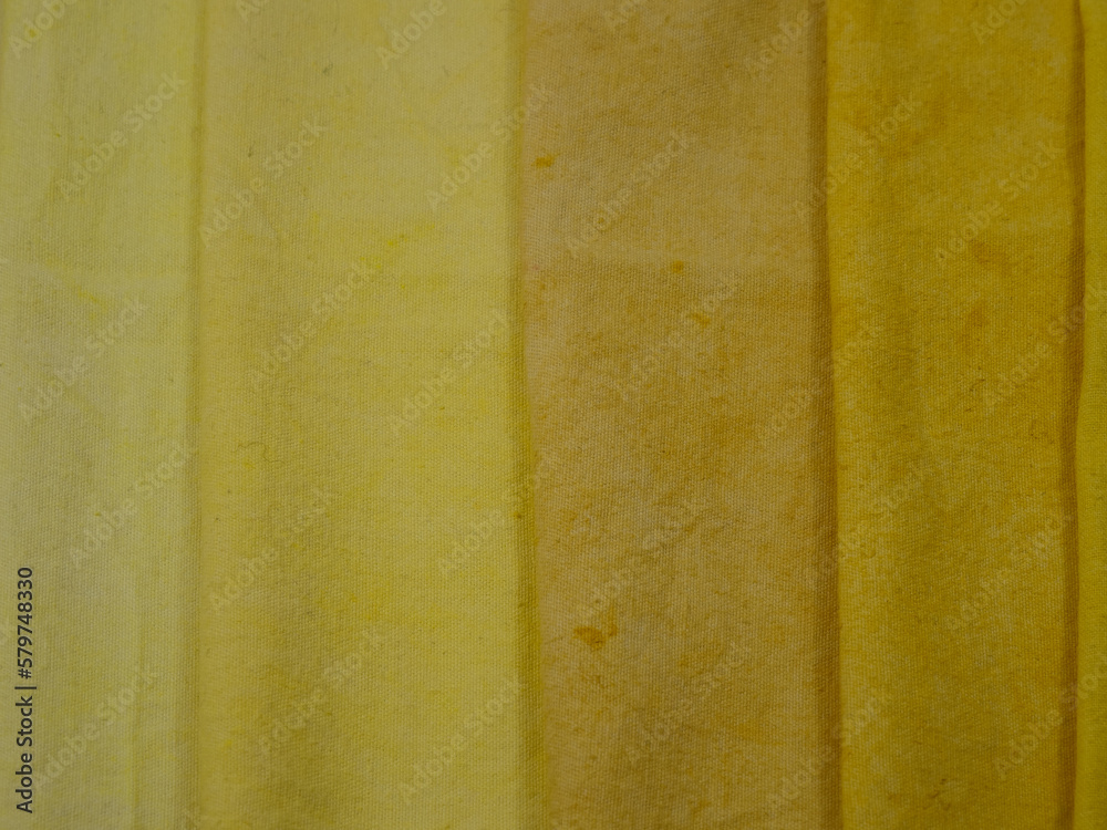 Foto de Samples of cotton fabric with gradient in yellow tones ...