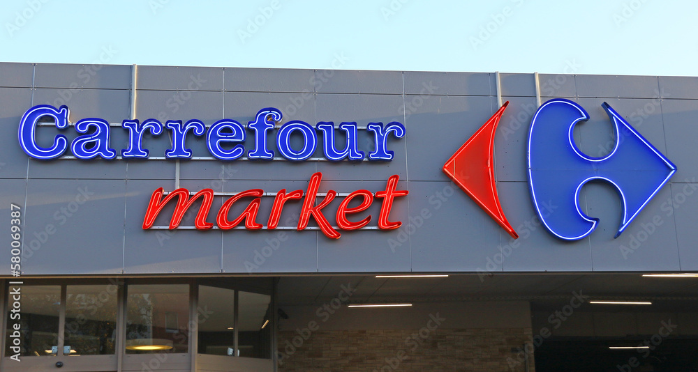 façade du magasin Carrefour market ภาพถ่ายสต็อก | Adobe Stock