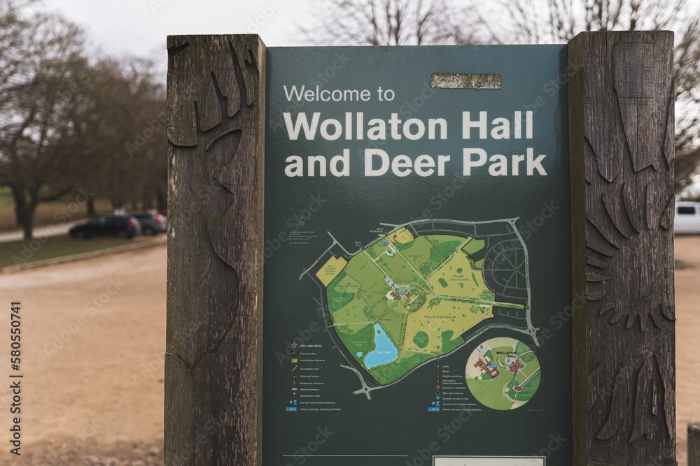 Foto de 02.28.2023. Wollaton Hall, UK - closeup view of a map of ...